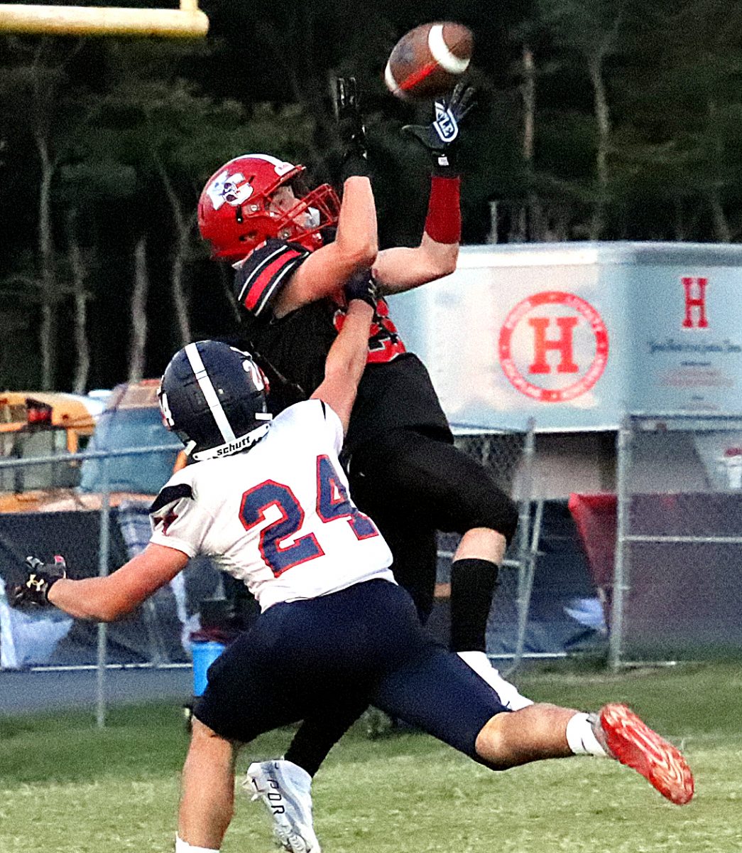 Dixon throws 4 TDs; Hornets win 50-0 - The Hancock Clarion